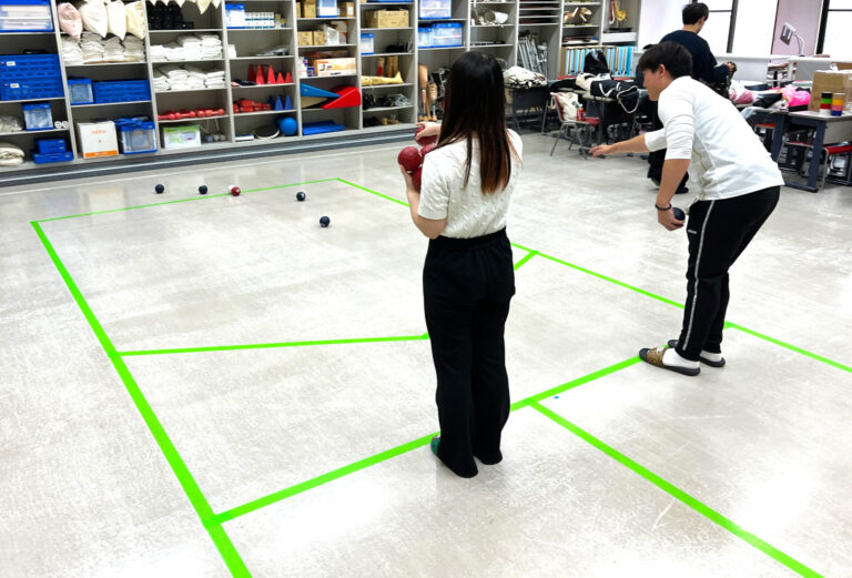 ＜理学療法学課程>白鳳祭でボッチャ体験やってます！ | 大和大学白鳳短期大学部